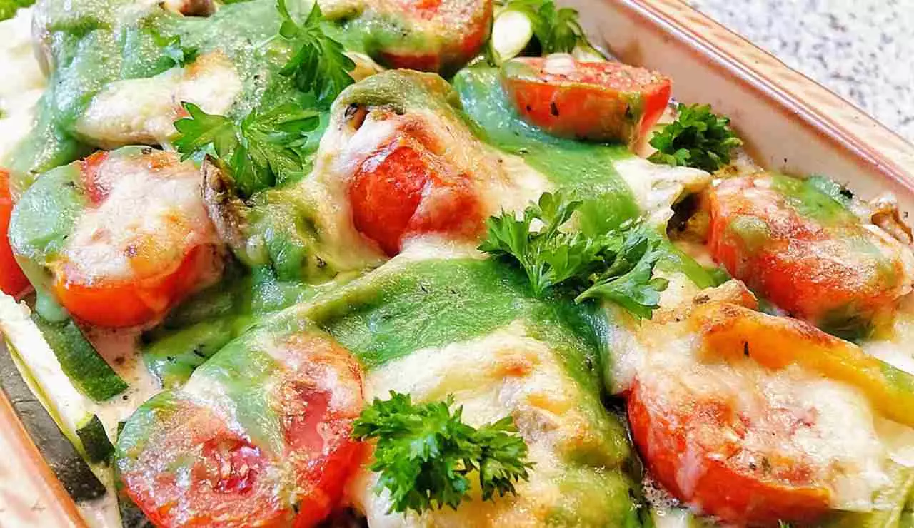 Summer vegetable casserole with pesto | Racy and tasty side dish 19174_1