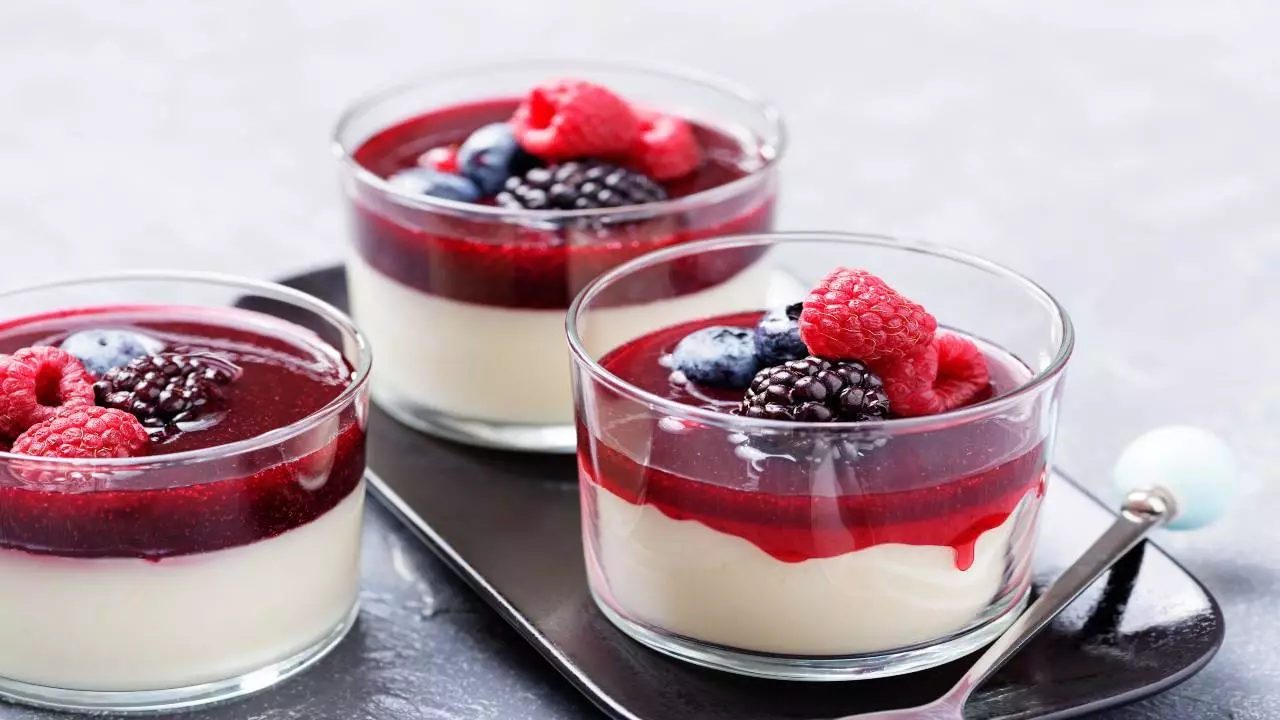 Panna cotta met vrugte