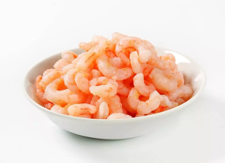 Shrimp куймактары: даамдуу тамак үчүн спринт рецепт 19230_2