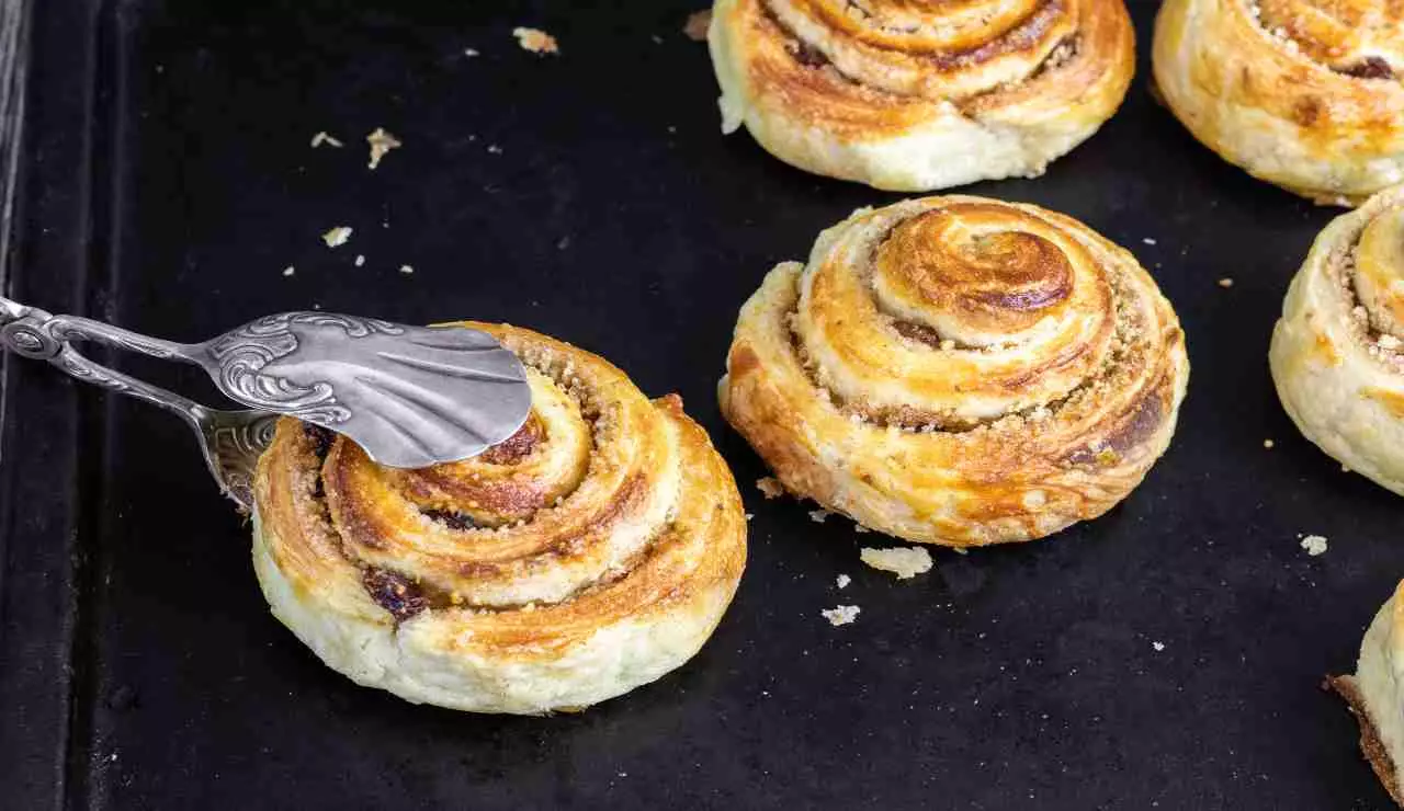 Mit Schokolade gepuffte Schnecken