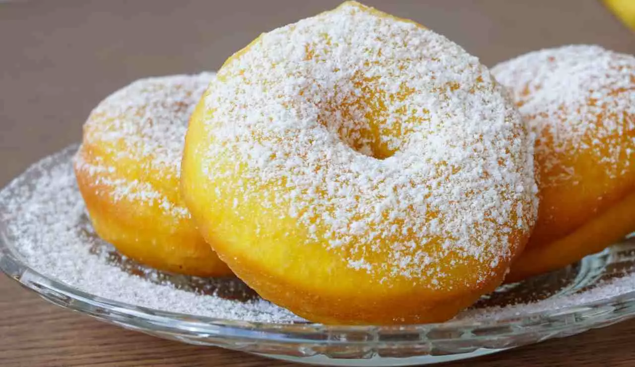 Soft donuts with mandarin and vanilla