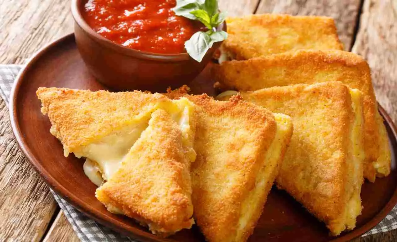 Oven-aromatiséiert Mozzarella an Carrozza