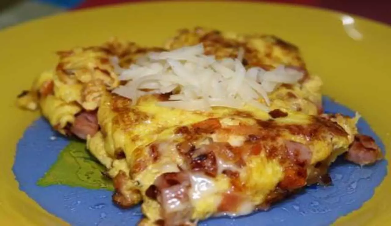 Omelette tal-patata bil-basal tal-bacon u galbanino | racy u tajjeb ħafna 19562_1