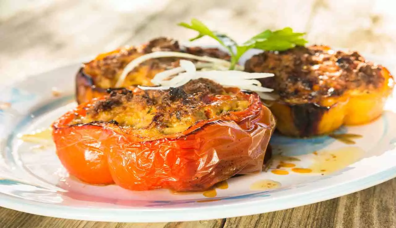 Pimientos rellenos de patata caballa y caciotta