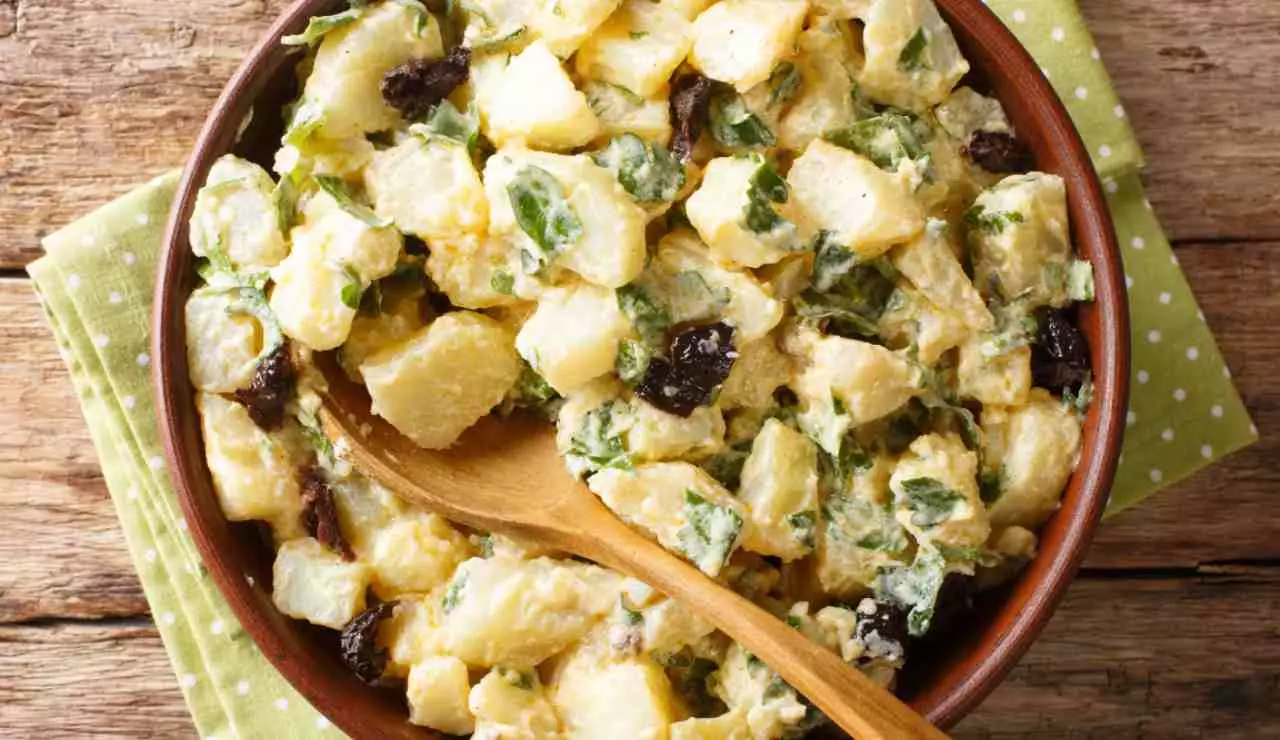 Txias Creamy Potato Salad | Contour hauv 10 feeb 19874_1