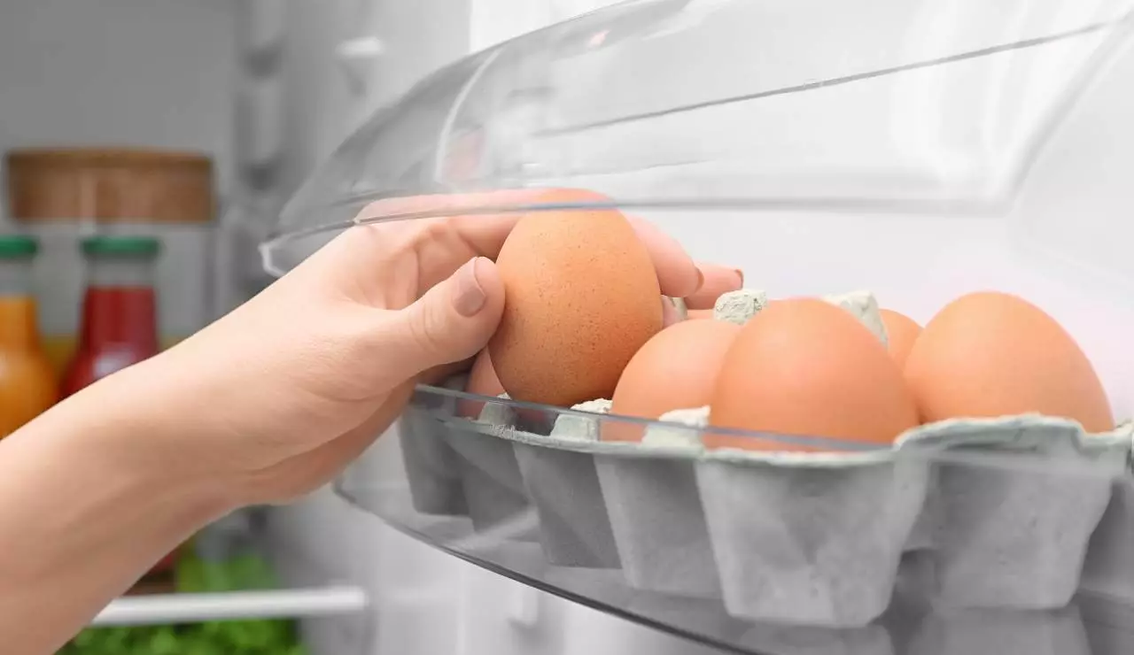 Zakaj so jajca iz hladilnika v supermarketu? To bi moral vedeti