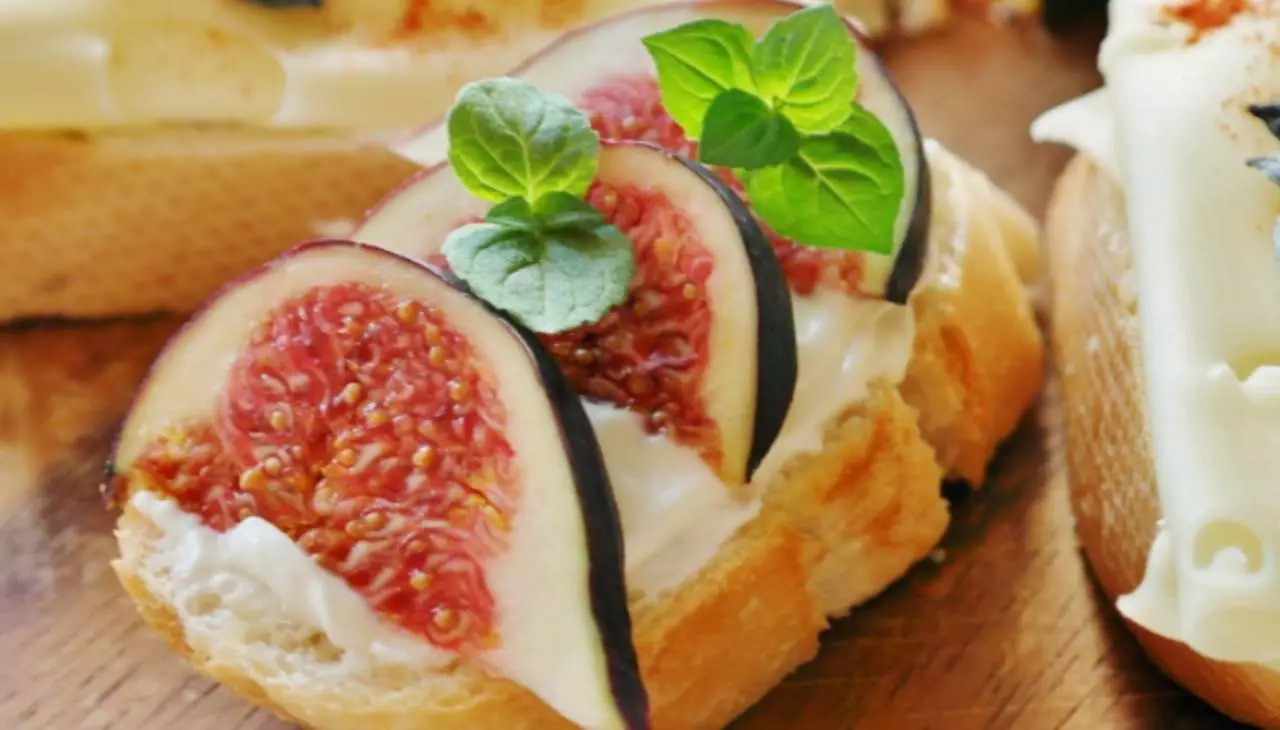 fruit cheese appetizer