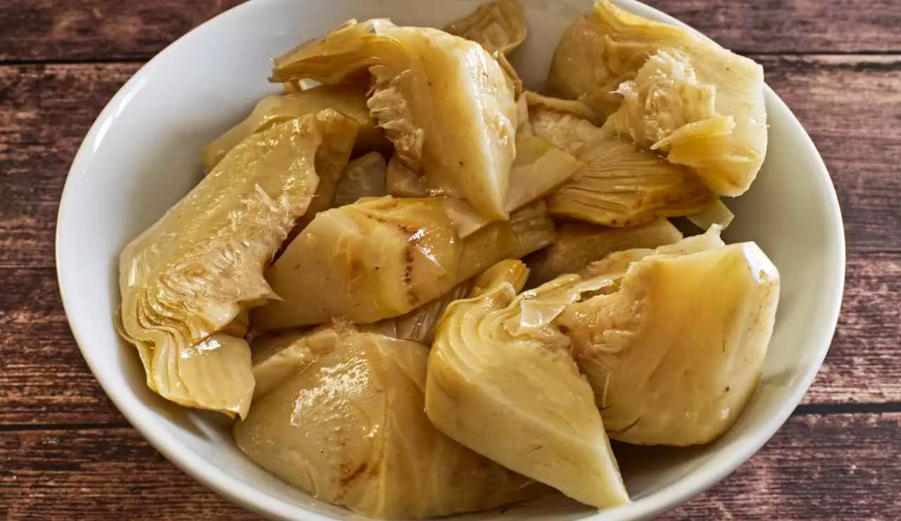 Artichoke pedesaan dalam minyak | Resep rumahan yang mudah