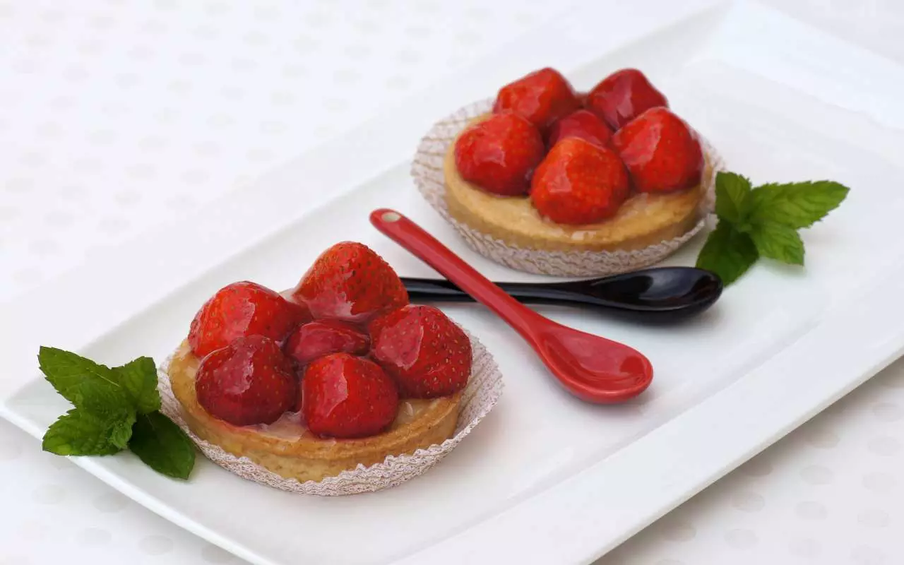 រូបមន្ត tartlet ផ្លែស្ត្របឺរី រូបថត រូបមន្ត