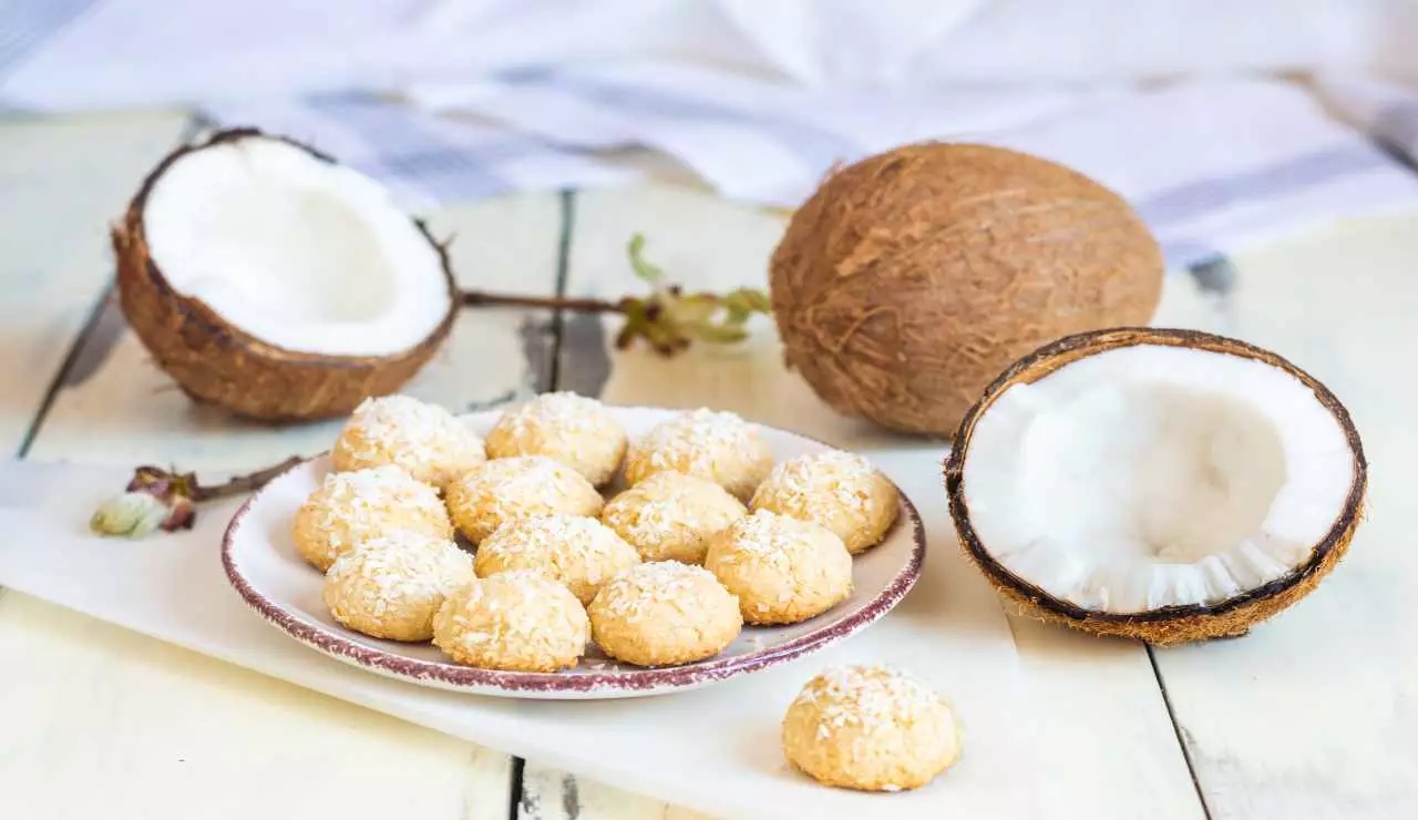 Dolços de coco amb cor de Nutella