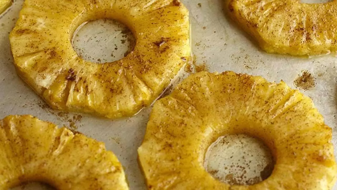 Fruita al forn amb canyella