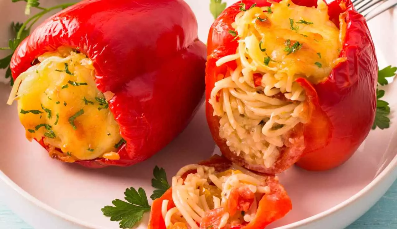 Peppers gevuld mei pasta | De Napolitaanske resept dat is populêr op it web 20203_1