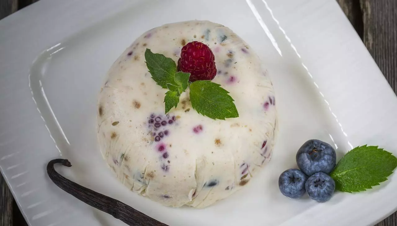 Semifreddo with raspberries and vanilla recipe