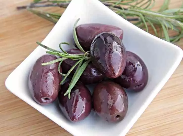 Caponata mora amin'ny aubergine sy oliva mainty ao anaty siny | Mahafinaritra! 20377_3