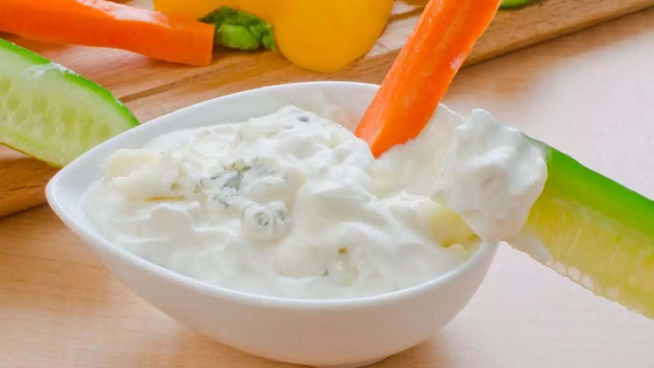 Gorgonzola kunye neziqhamo ezomisiweyo mousse i appetizer kunye incasa ethile