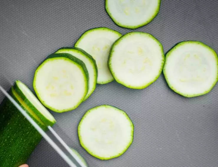 Battered stuffed courgettes | Madali at masarap na side dish 20445_2