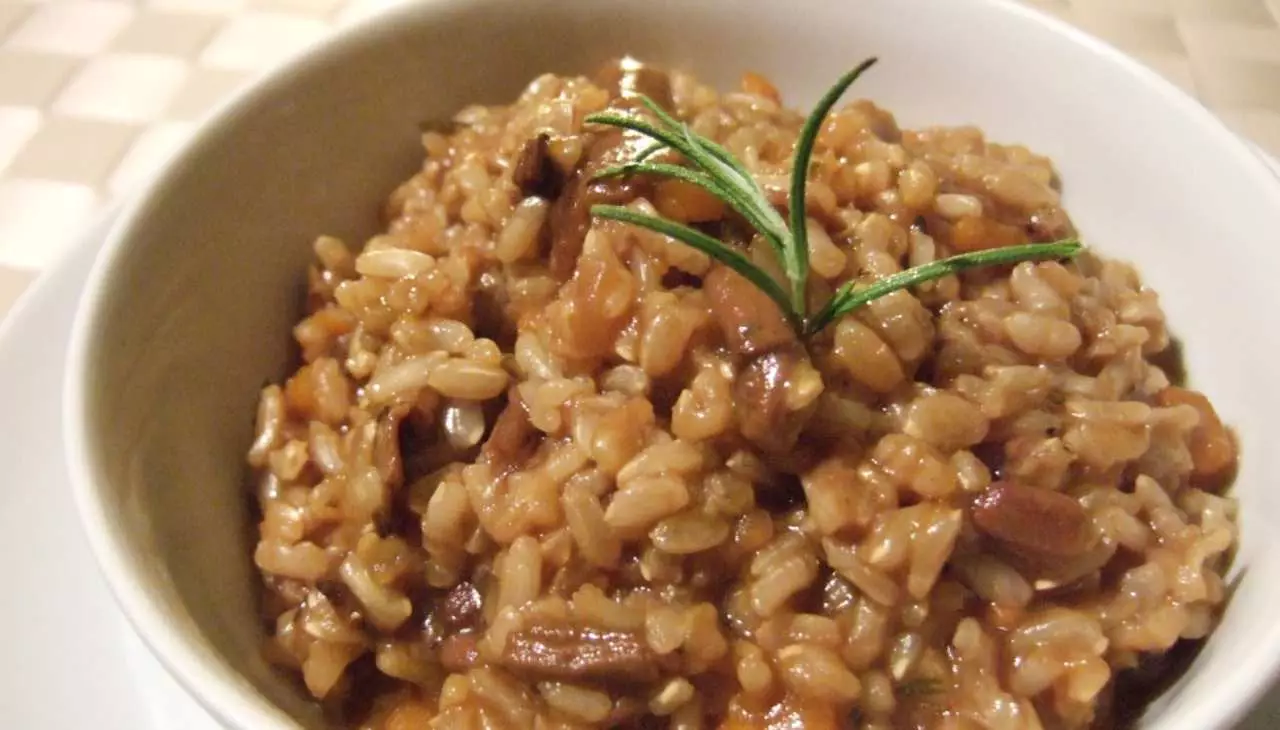 Wholemeal risotto tare da namomin kaza porcini girke-girke