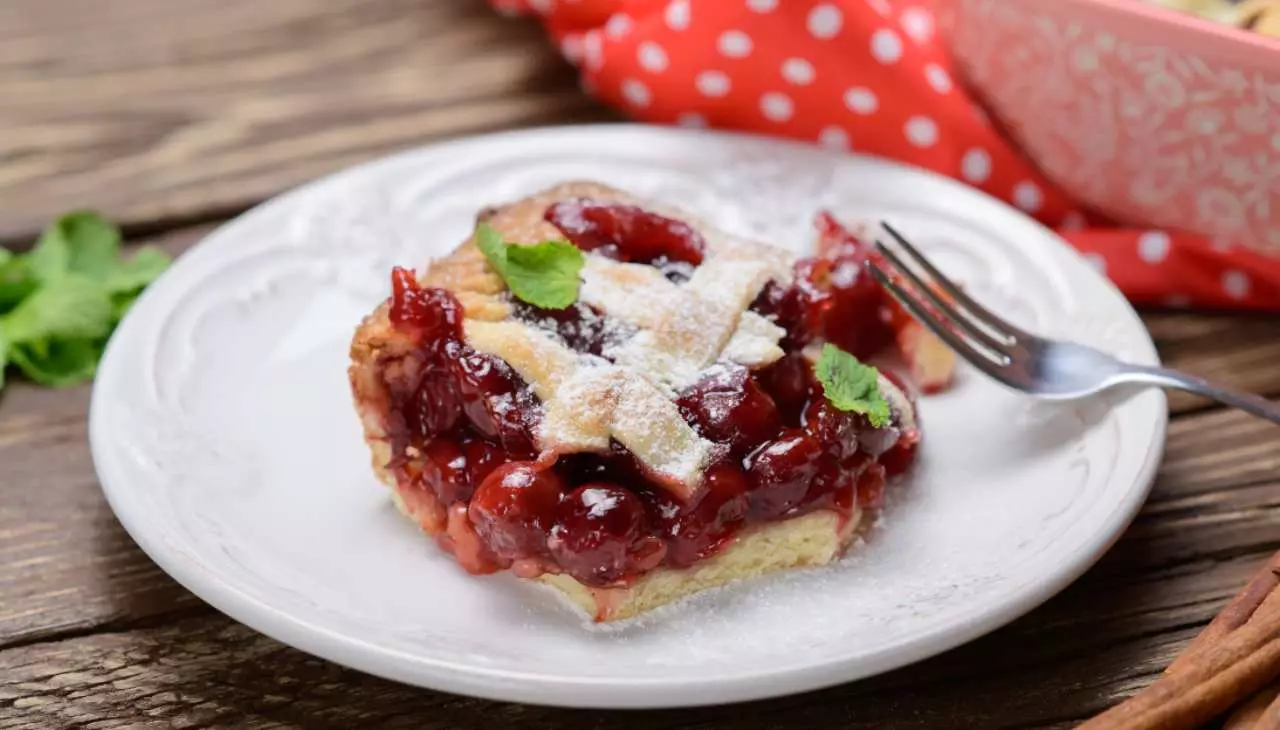 Tart with a filling of pieces of cherries