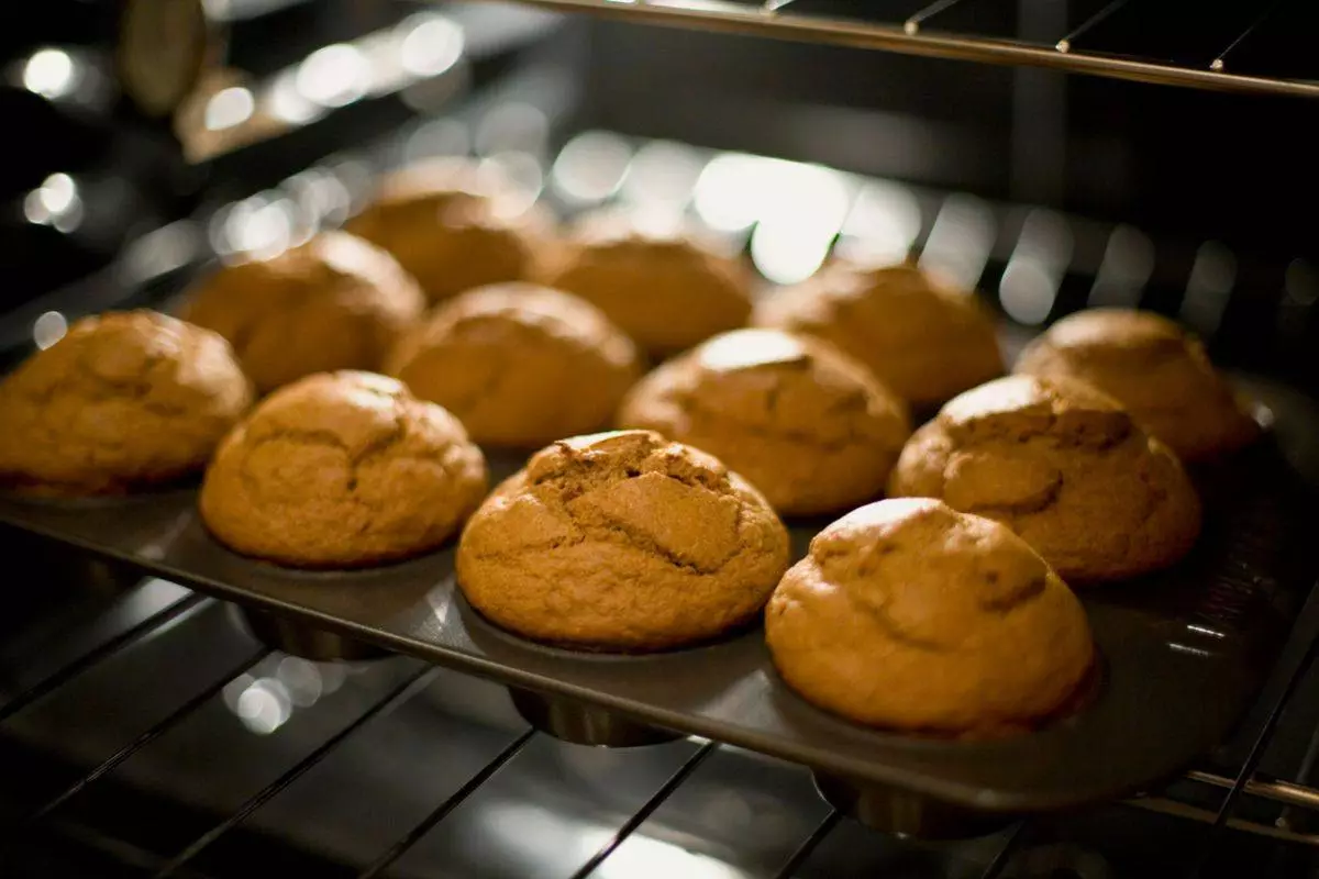 Nutella kısa hamurlu muffin, şirkette yemek için lezzetli bir çeşit