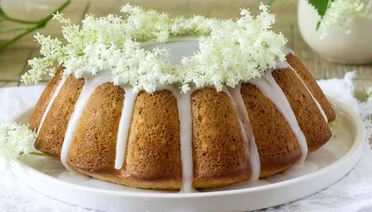 Dessert nga adunay mga mansanas, lemon ug elderflower