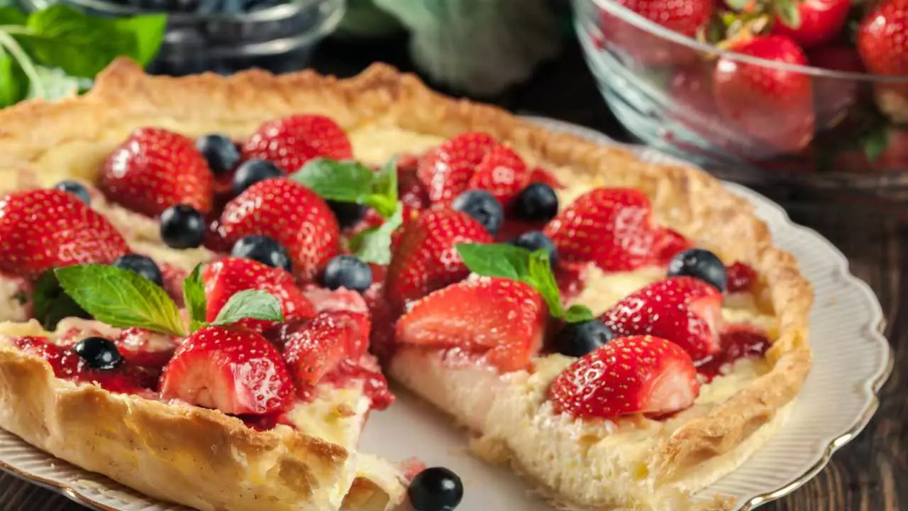 Tart leh strawberries