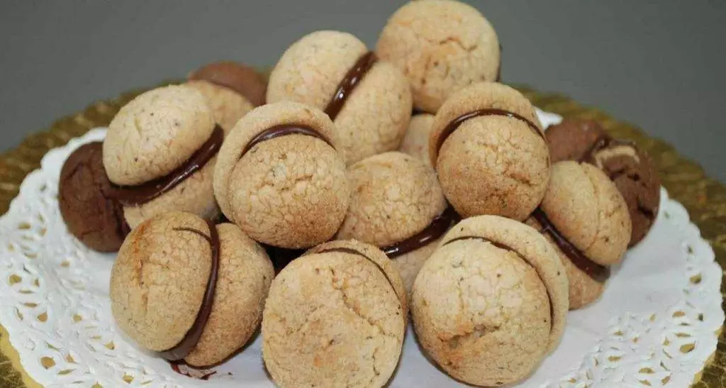I-oatmeal cookie sandwich kunye ne-nutella - i-ricettasprint