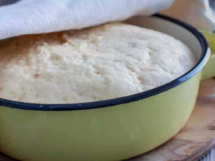 Focaccia d'Apulia amb pebrots grocs Impressió de la recepta de la FOTO