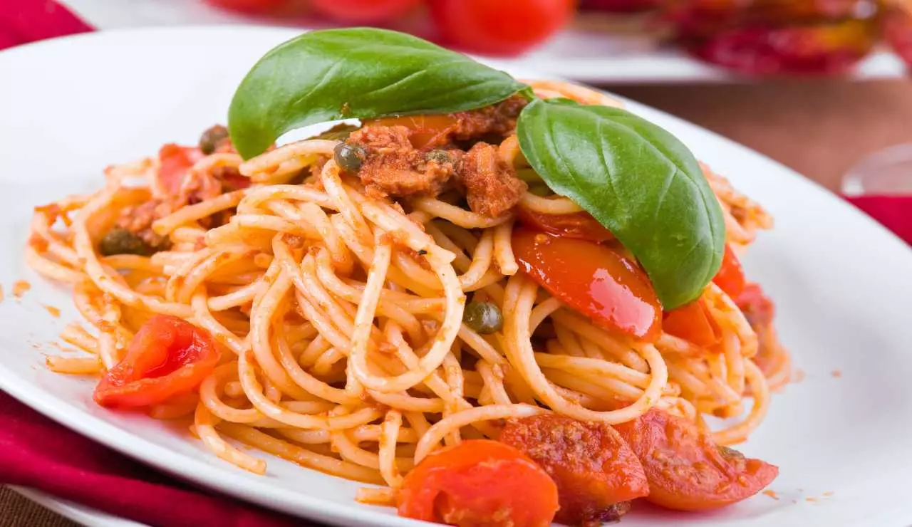 Spaghetti alla pizzaiola | විනාඩි 10 කින් රසවත් කෑමක් සූදානම් 20889_1