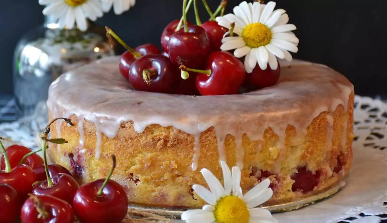 Vyšnių pyragas be sviesto – recepto spaudinys