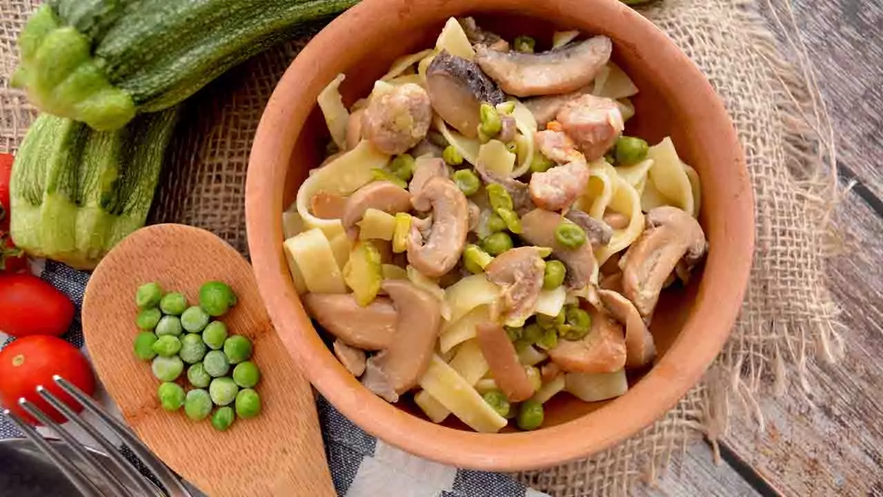 noodles with mushrooms and peas cooked on beer