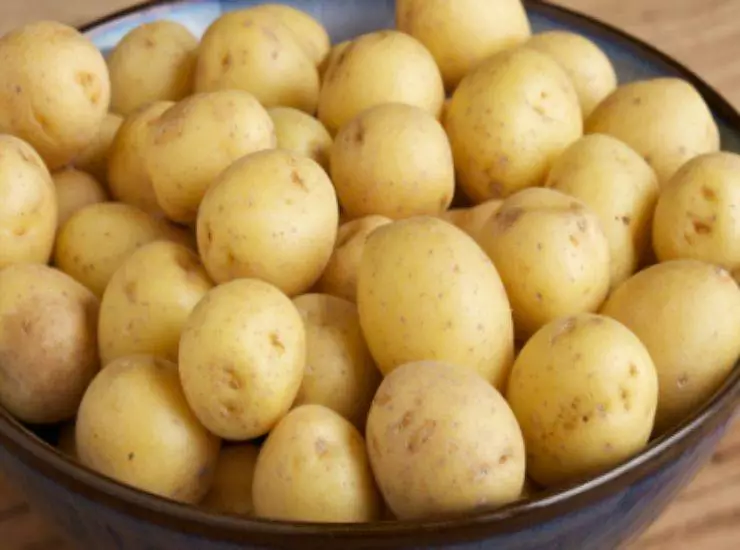 naujų bulvių