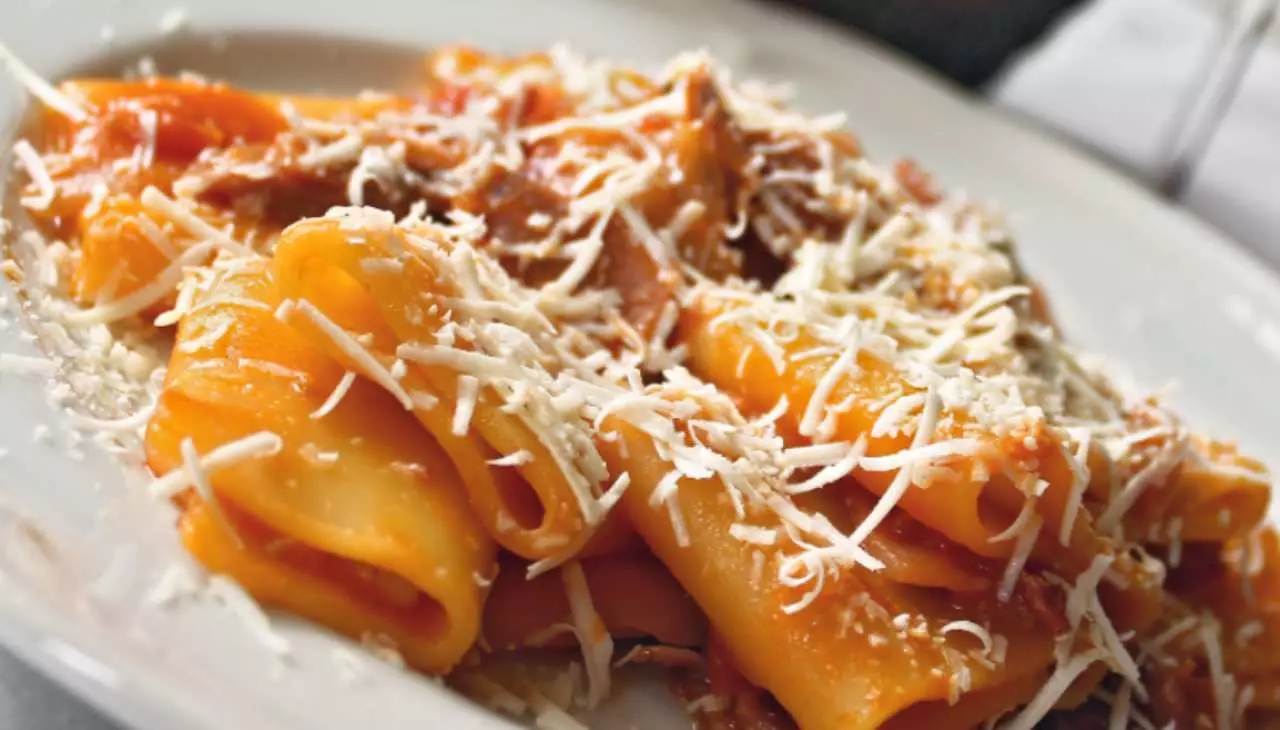Tomato na cheese pasta