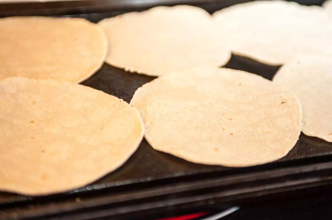 Mais Tortillas | déi séier an einfach Mexikanesch Rezept 2120_3