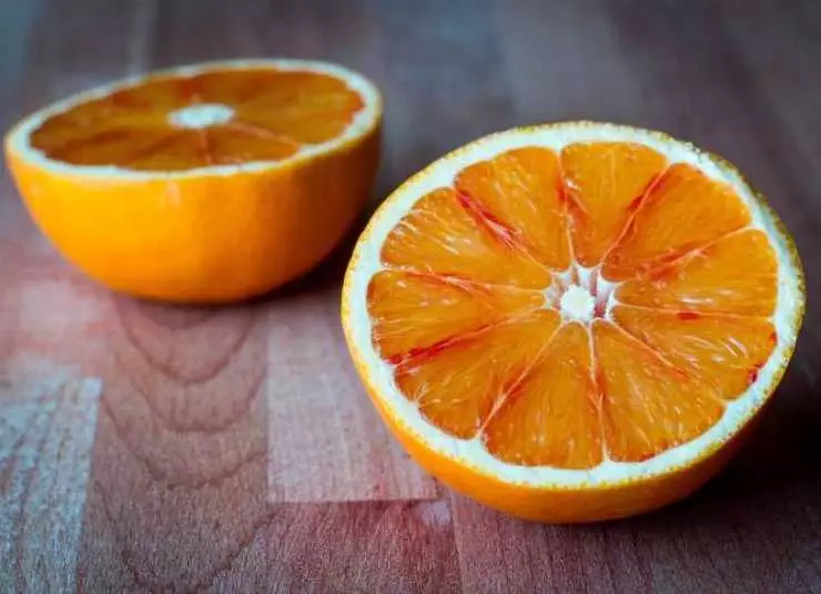 Tassen Pandoro und Orangencreme