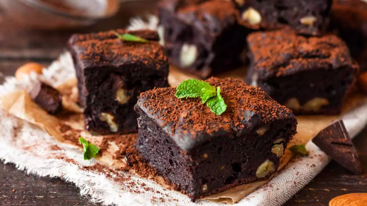 Κέικ μαύρης σοκολάτας και φιστίκι