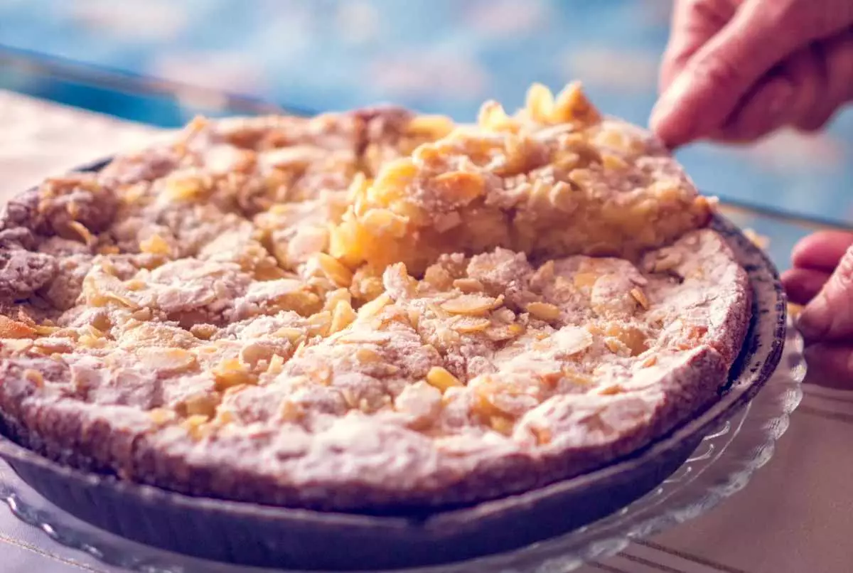 Ang walay harina nga apple almond cake, usa ka maayong ideya