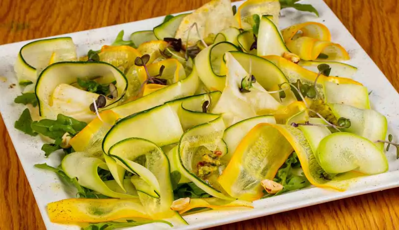 Marinearre zucchini sûnder koken | Fris en fluch simmer side dish 21366_1