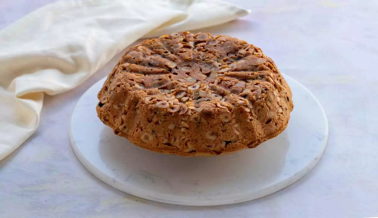 Mega muffin ine chena chokoreti uye hazelnuts 2022/02/04 recipe kudhindwa