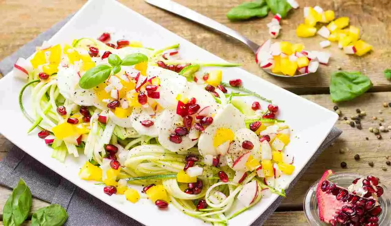 zucchini සහ දෙළුම් නූඩ්ල්ස් සමග Mozzarella carpaccio | රසවත්