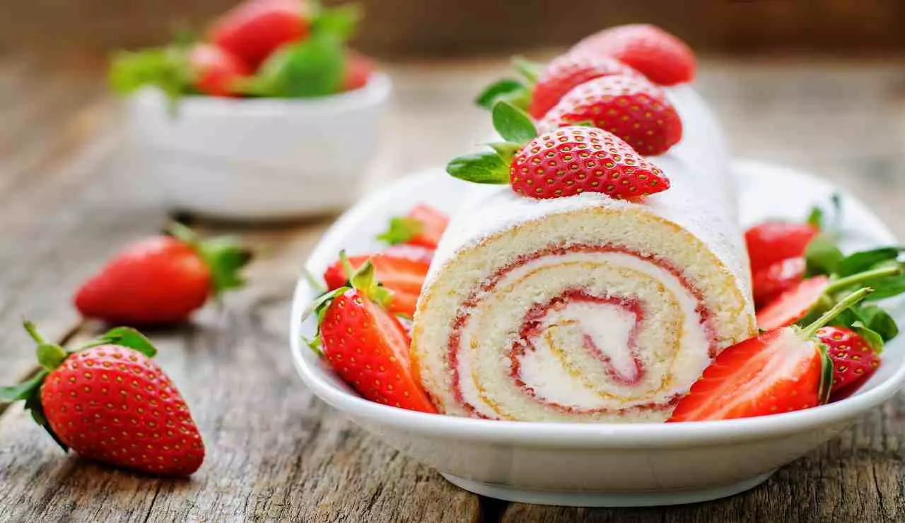 Masa de galleta con mermelada de fresa y mascarpone