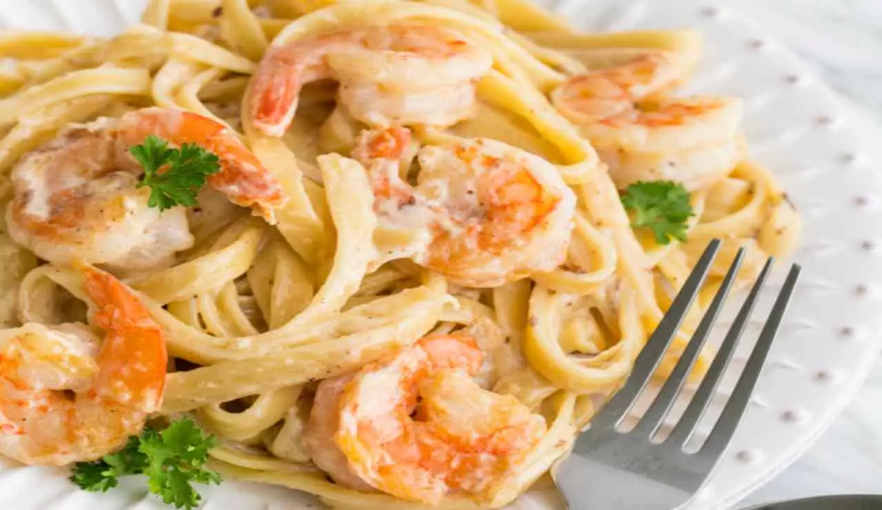 pasta carbonara amb gambes i festucs