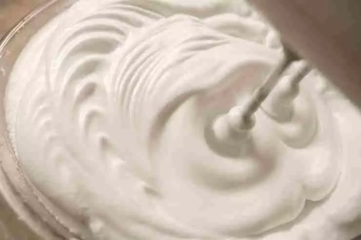 Tartalete albe cu albusuri - ricettasprint