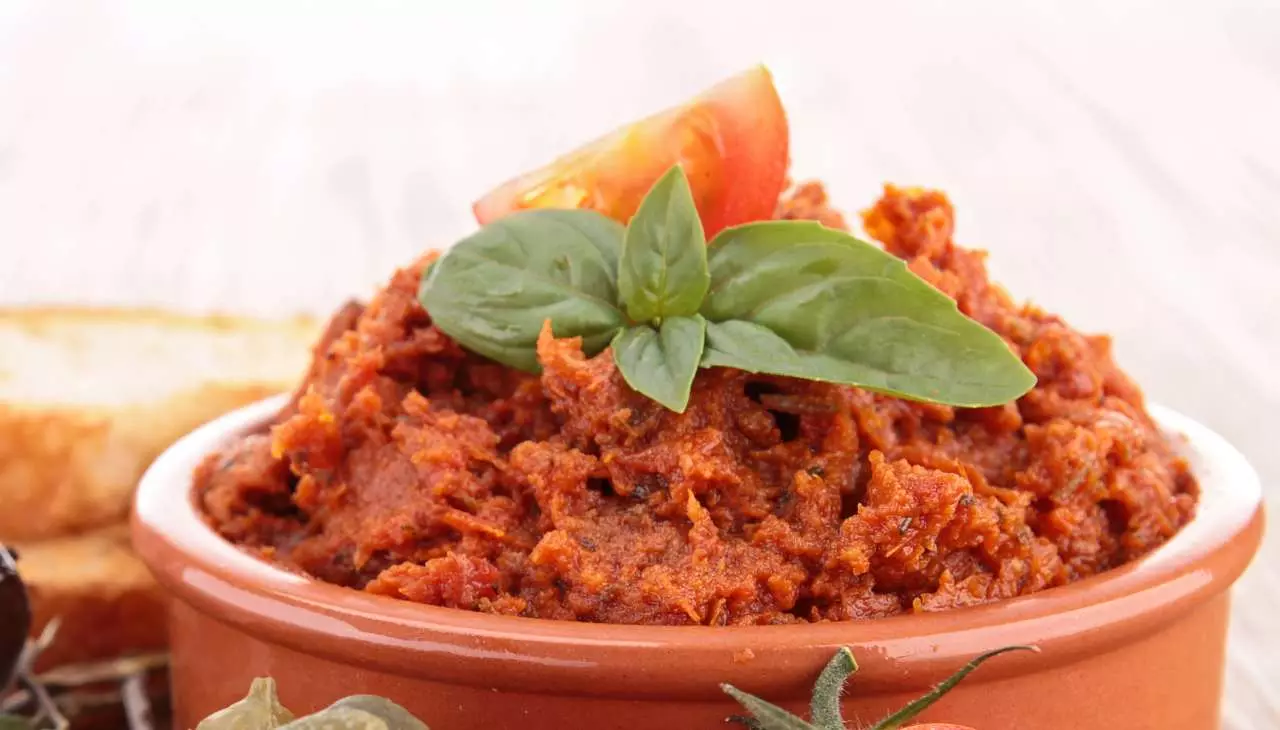 Tapenade tomato kering dan resipi buah zaitun