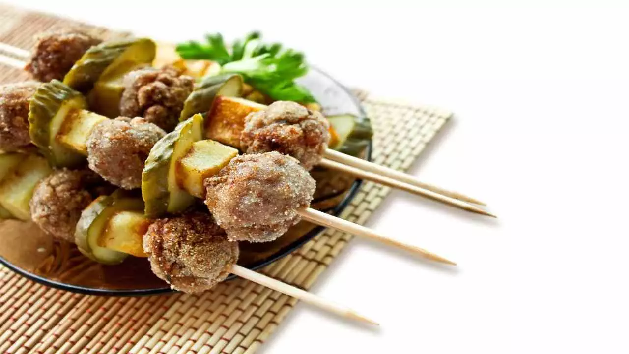 මස් බෝල් skewers