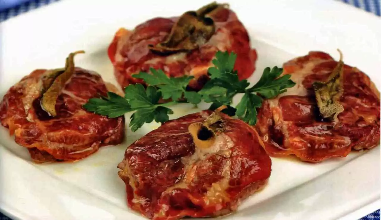 Saltimbocca fontina u bacon, speċjalità li tipprova b'ingredjenti oriġinali u fit-togħma