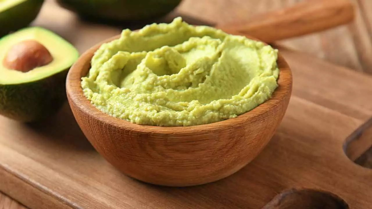 Guacamole-kastikkeen meksikolaisen reseptin valmistusaineet 21773_1