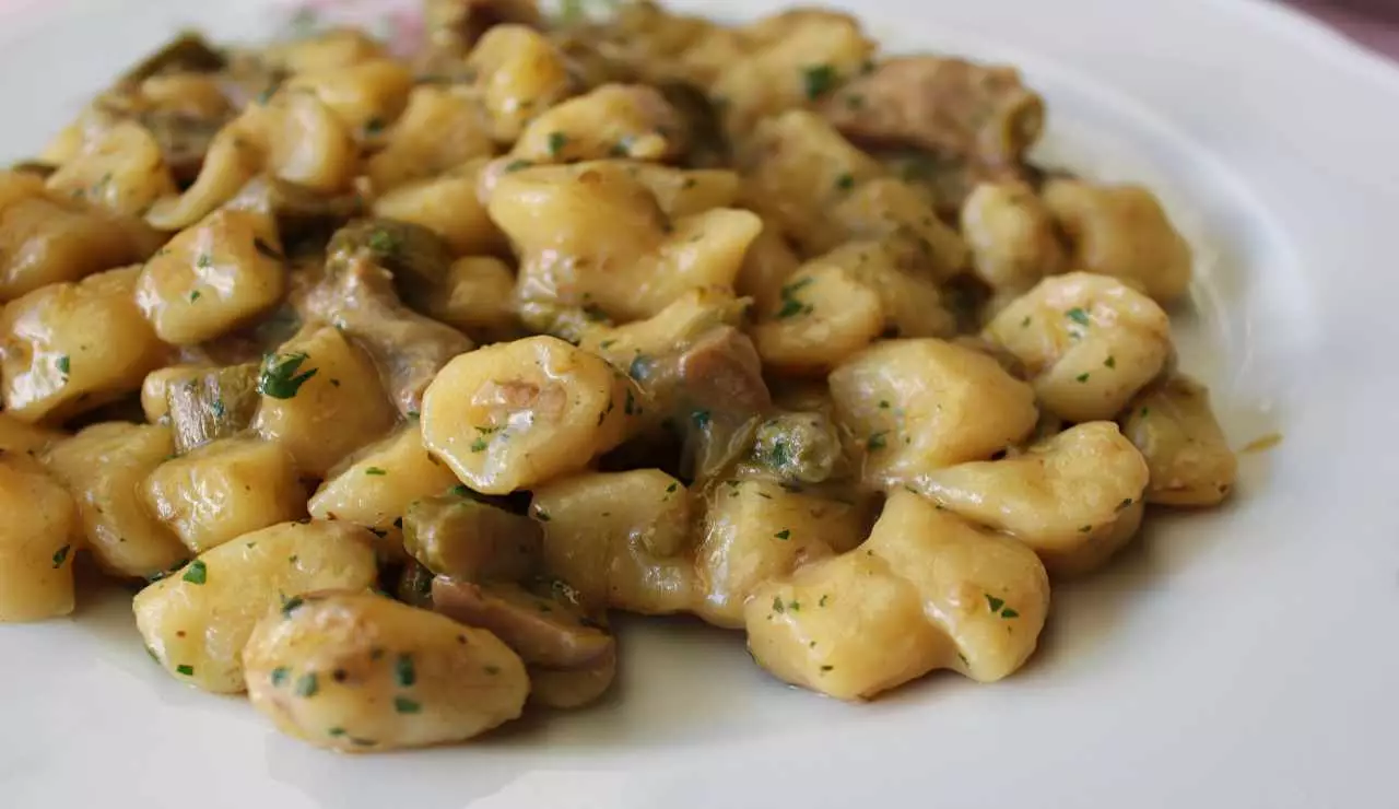 With gnocchi any topping is perfect but this one beats them all