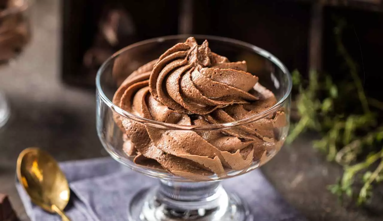 Quick chocolate mousse | Ayinaqanda nesithako esiphezulu 22028_1