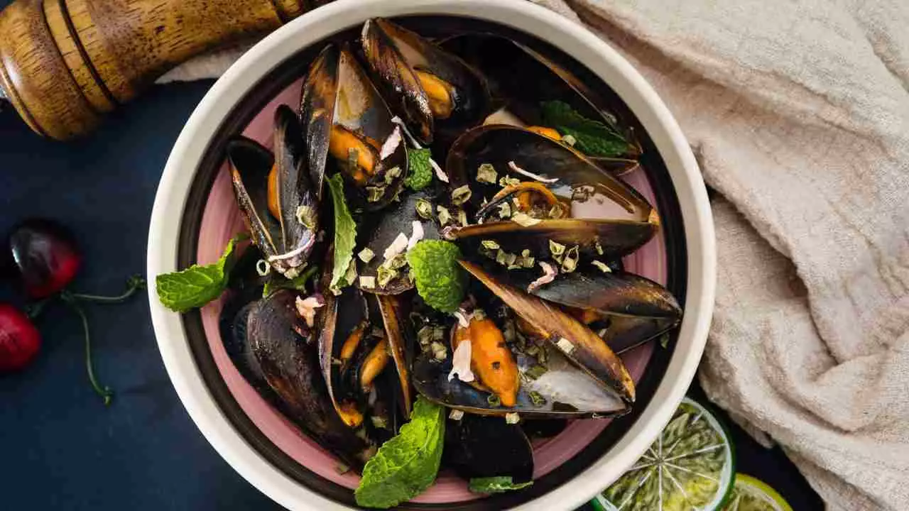 Provencal-style mussels