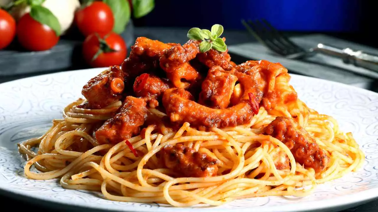 スパゲッティはこれまでにないほど魅力的です。すぐにレシピを見つけましょう